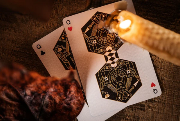 Queen Bee Deck - Playing Cards – Magic Inc.